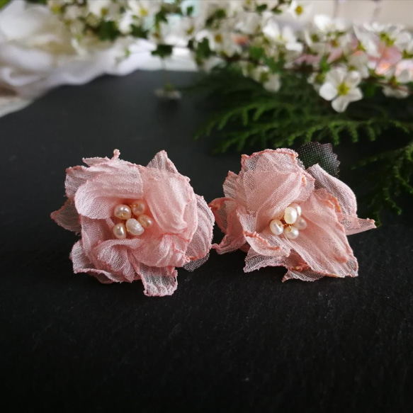 mohala small fabric flower さくらピンク ☆イヤリング イヤリング・ノンホールピアス Ananya 通販 ...