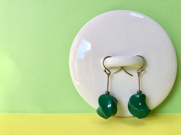 レトログリーンポロン ピアス/イヤリング ビンテージ アンティーク風 ピアス（フック・チェーン） Anemoon 通販 5610734 ...