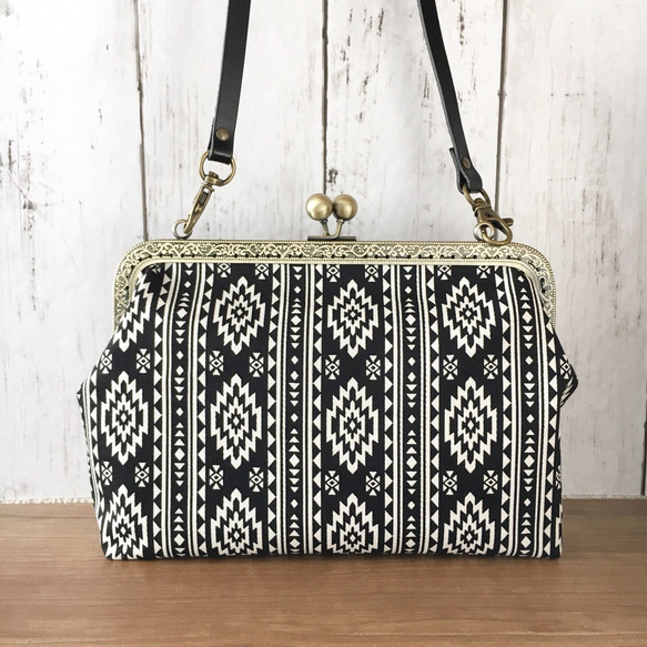 オルテガ柄 がま口バッグ 本革ショルダー付き ハンドメイド ショルダーバッグ Lucas 通販｜Creema(クリーマ) 5370339