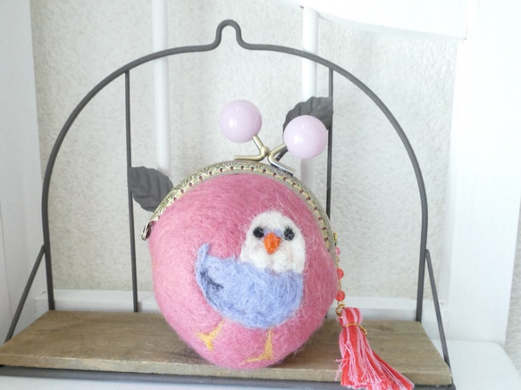 羊毛フェルトのがま口 インコ ピンク がま口 Pandafactory 通販 3396400｜Creema(クリーマ)