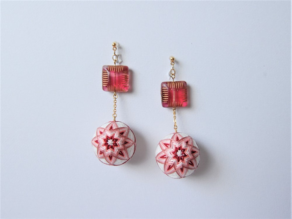 【Retro flower】手毬 ノンホール ピアス イヤリング 赤 レトロ 花 大人可愛い ころん 春 イヤリング・ノンホールピアス ...