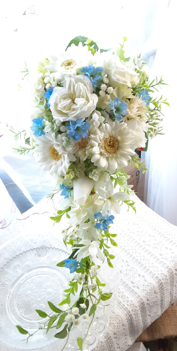 M様ナチュラルグリーンのキャスケードブーケ ブーケ light with flower 通販 12640970｜Creema(クリーマ)