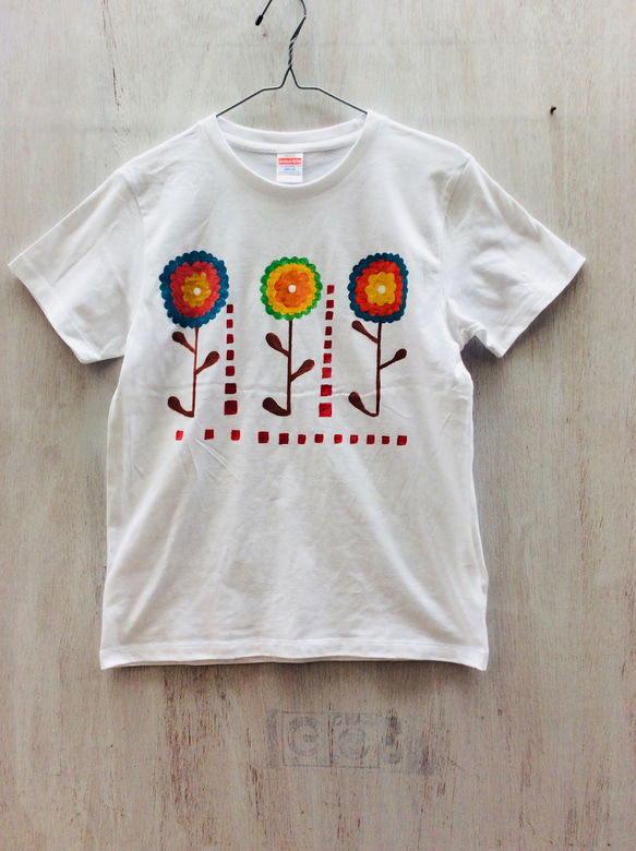 レトロ な お花 ティーシャツTシャツ Tシャツ くま洋品店 通販｜Creema(クリーマ) 5667550