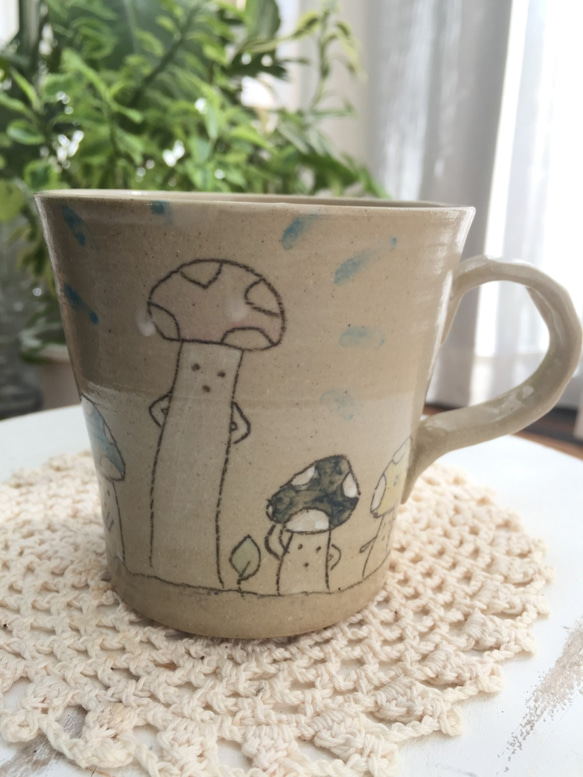 キノコイラストマグカップ(中)No.R2073 マグカップ antomako 通販 10423726｜Creema(クリーマ)