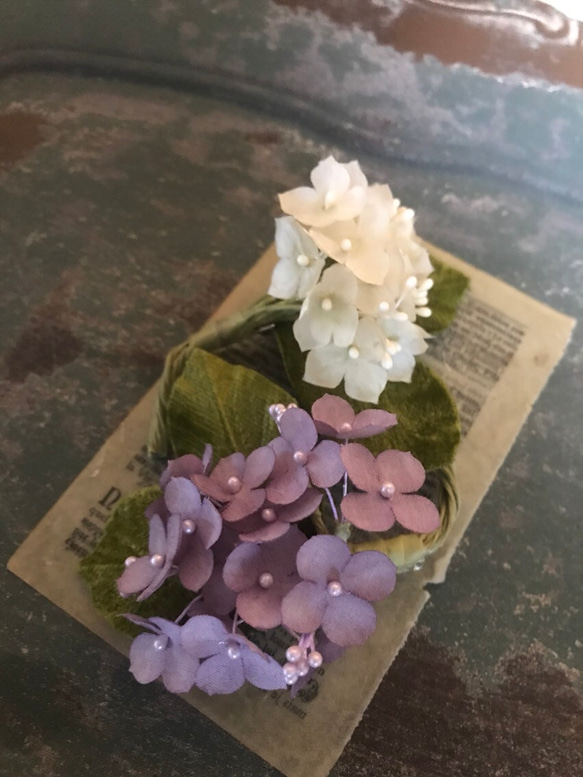 布花 白アジサイのコサージュ コサージュ Angelle garden 通販 4431364｜Creema(クリーマ)