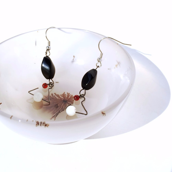 Formosa Triangle Drop Earrings｜Natural Gemstone｜Black Onyx ピアス（フック・チェーン ...