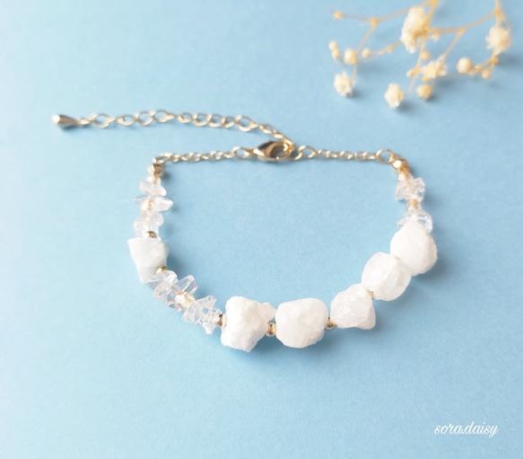 ヘミモルファイト・水晶の華奢なチェーンブレスレット/ 角砂糖 天然石 さざれ石 ラフカット #514 ブレスレット sora.daisy 通販 ...
