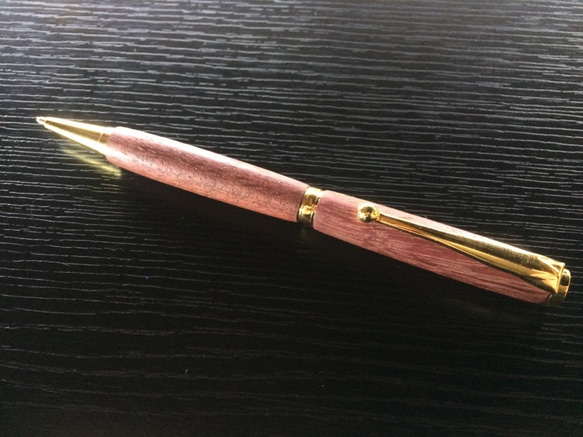 木製ボールペン パープルハート02 名入れ可 ペン・筆記用具 さいぼく 通販｜Creema(クリーマ) 5709976