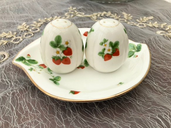 ワイルドストロベリーのカスターセット♥ポーセラーツ その他調味料入れ InfiniRose 通販 12046425｜Creema(クリーマ)