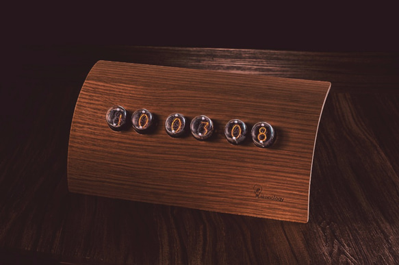 Jova Nixie Tube Clock IN4 - Walnut [Makenology ] Loft 掛け時計・置き時計 ...