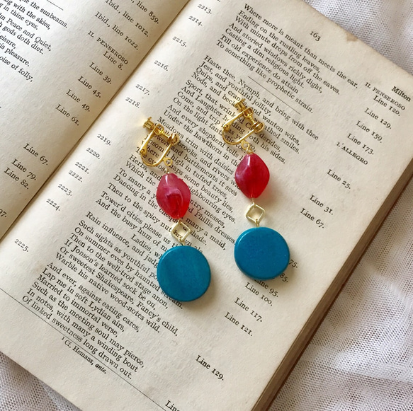 ウッドビーズイヤリング イヤリング・ノンホールピアス nenerismoyoko 通販 3934085｜Creema(クリーマ)