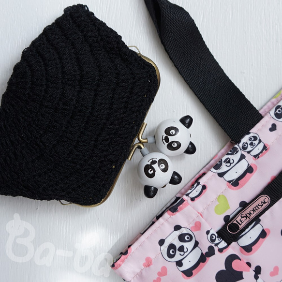 ばあば作 仲良しパンダの長編みがま口（おやすみパンダ・C1479） ポーチ SHOP2155 通販 12475429｜Creema(クリーマ)