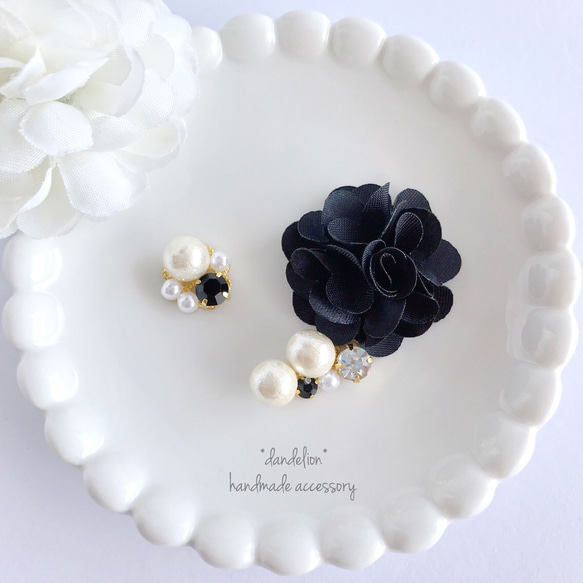 再*ブラック花コットンパールビジューイヤーカフピアス／イヤリング セット イヤーカフ *dandelion*(ダンデライオン) 通販 ...