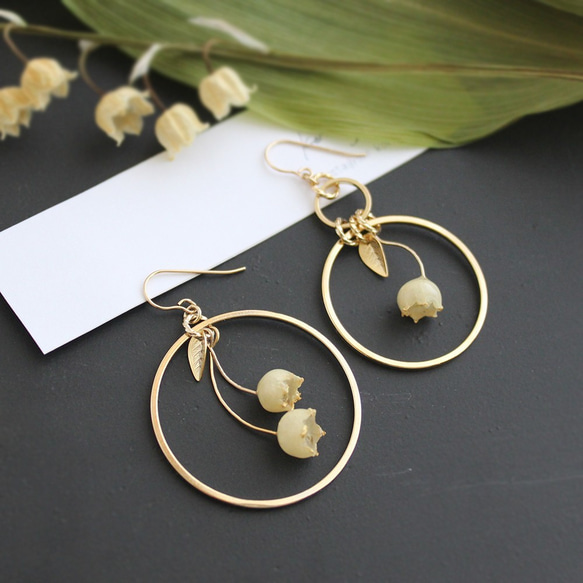 すずらんのドライフラワーピアスC 14kgf＊イヤリング＊成人式･ギフト＊No.157 ピアス（フック・チェーン） saki 通販｜Creema(クリーマ)