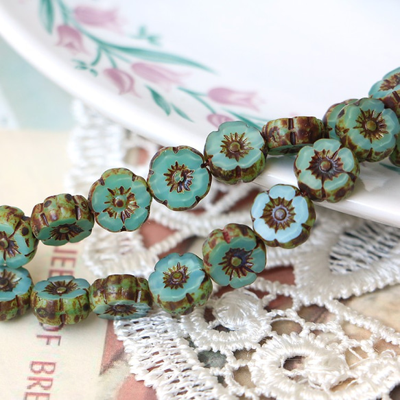 ♡グラス/グラス・ウィンドチャイム♡レトロなフレッシュグレーグリーンの花の形をしたビーズ小さな梅の花8mm2セット とんぼ玉 Crystal ...