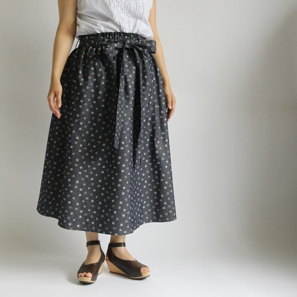 夏夏SALE 80cm丈 織柄デニム〇 模様 コットン飾りリボン付 フレアスカート Aラインスカート B79 ロングスカート（マキシ丈 ...