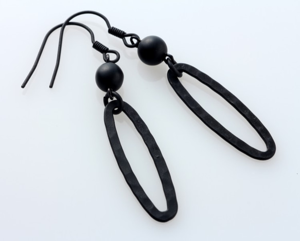 cp033 マットオニキスと縦長フープのピアス ピアス（フック・チェーン） VioGiallo 通販｜Creema(クリーマ) 983267