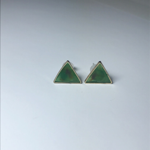 秋色 モスグリーン べっ甲ピアス ピアス（スタッド・一粒） Fenice＊フェニーチェ 通販 4396372｜Creema(クリーマ)