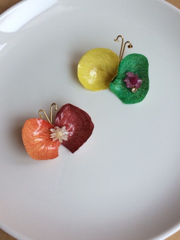 レインボーローズのちょうちょブローチ ブローチ Mi-Ma 通販 2340366｜Creema(クリーマ)