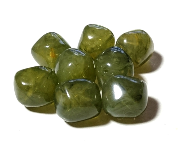 8個セット フェイクストーン 天然石風ビーズ モスグリーン ビーズ スイーツデコリリィ素材販売 通販 3691139｜Creema(クリーマ)