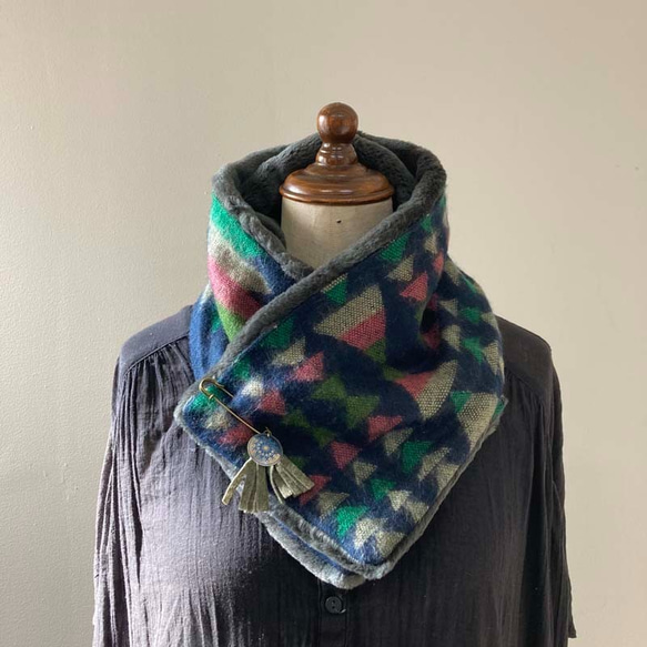 ミニマフラー ボヘミアンラグxファー 飾りピン付き2118 マフラー hitomiindia 通販｜Creema(クリーマ) 12882899