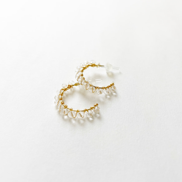 【オンライン限定】クリスタルガラスのフープ樹脂ピアス ピアス（フープ） luccaplus 通販 10905643｜Creema(クリーマ)