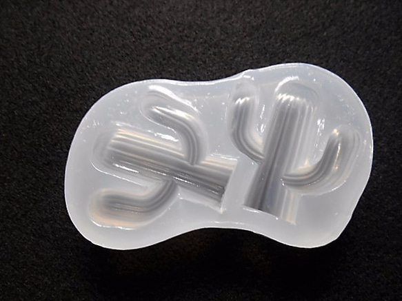 a5★シリコンモールド★サボテン★レジン/型/樹脂粘土 レジン・樹脂 アクセサリーパーツ☆ストロベリー 通販 4928865｜Creema(クリーマ)