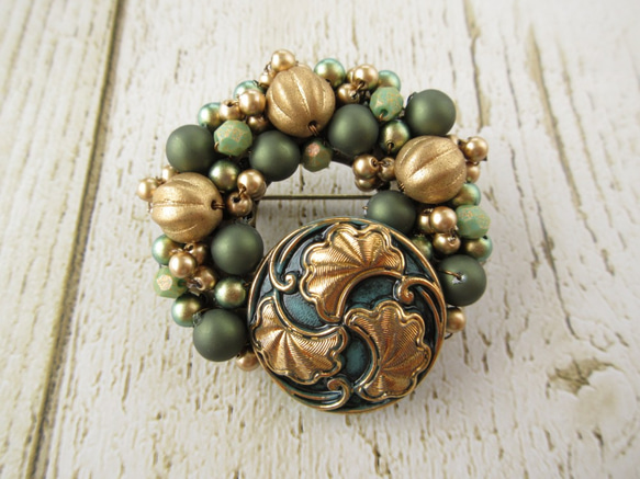 Brooch チェコガラスボタン 葉っぱ（K0899) ブローチ さくら庵 通販 9333004｜Creema(クリーマ)