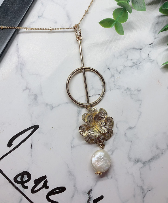 ラスト1点のみ 淡水パールとお花のネックレス おおぶりネックレス オトナかわいい ネックレス・ペンダント MOMORINGO 通販 ...