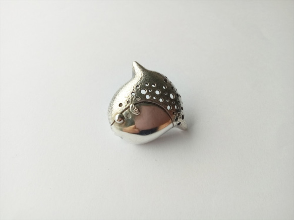 海洋生物学シリーズ-マンボウ加硫ピン ブローチ GS藝飾形態－SuSu 通販｜Creema(クリーマ) 9170242