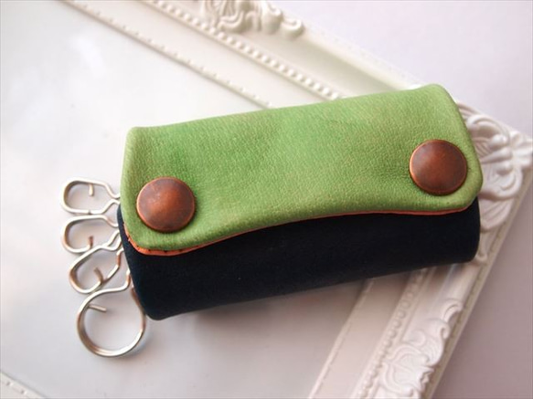 【豚革やわらかキーケース】マルチカラーレザーころぴっぐ 1530008 キーケース 24D 通販 1333474｜Creema(クリーマ)