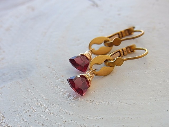 1月誕生石 ガーネットピアス フレンチスタイル ピアス（フック・チェーン） QuietRobin 通販｜Creema(クリーマ) 1755064