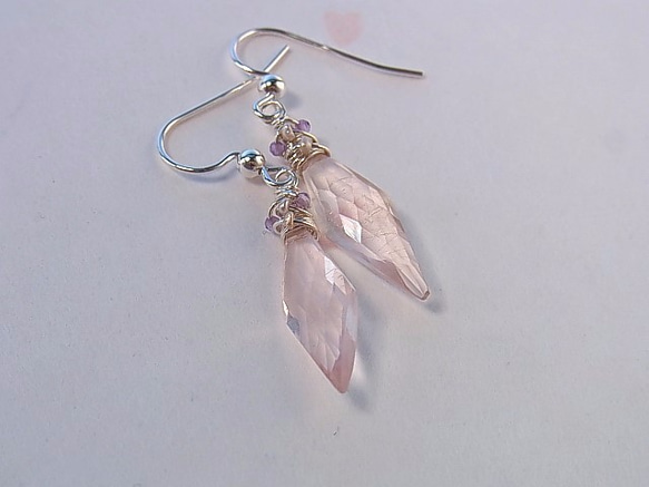 ローズクォーツシルバーピアス＊Pale Pink Icicles＊ピンクのつらら＊淡水パール＊ピンクアメジスト ピアス（フック・チェーン ...