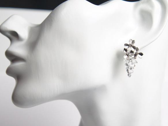 フラワー＆キュービックジルコニアの実ピアス【シルバー】 ピアス（スタッド・一粒） PUrerity 通販 1725661｜Creema(クリーマ)