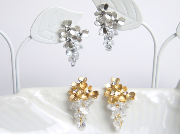 フラワー＆キュービックジルコニアの実ピアス【シルバー】 ピアス（スタッド・一粒） PUrerity 通販 1725661｜Creema(クリーマ)
