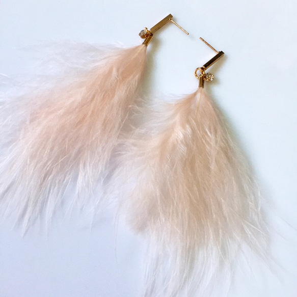 ふわふわフェザーチャーム ピンクベージュ 2個 チャーム Riju 通販 6442830｜Creema(クリーマ)