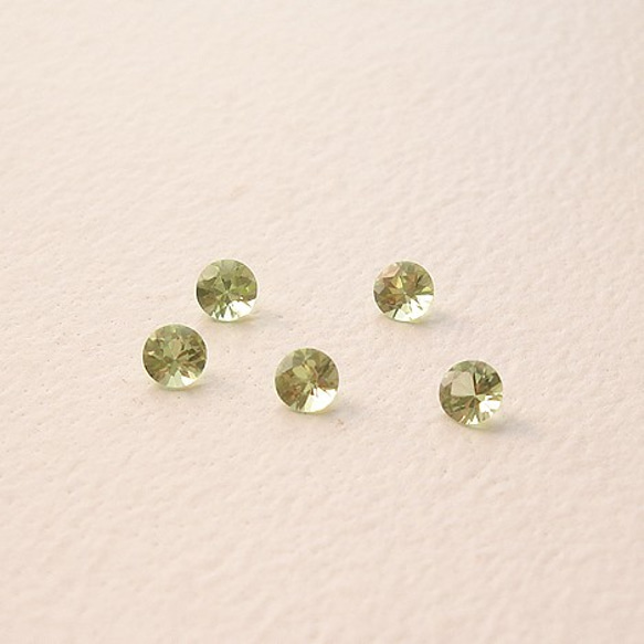 ペリドット（ラウンド 3×3mm）5個入 ルース 天然石 096 天然石 (有)クラシゲ宝飾 通販 5558764｜Creema(クリーマ)