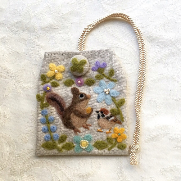 リスとすずめ お守り袋 その他ケース ことり雑貨kiki 通販｜Creema(クリーマ) 4954472