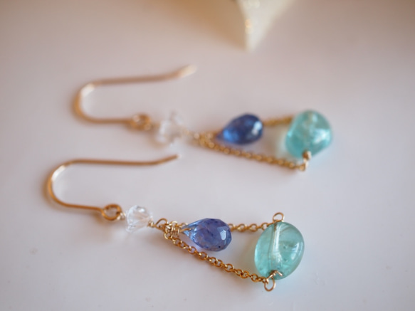 30%オフ アパタイトとタンザナイトのゆらゆらピアス ピアス（フック・チェーン） migratory bird 通販｜Creema(クリーマ ...