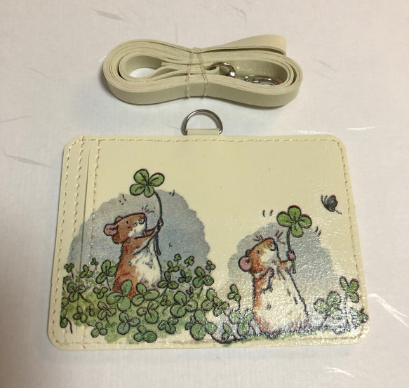 送料込み 受注作成 ハムスターと四葉のクローバーのパスケース ネズミIDホルダー社員証 ハムスターネームホルダー パスケース・定期入れ ...