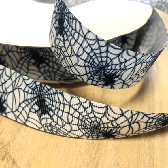 蜘蛛の巣 柄 プリント リボン 25mm 2ヤード リボン・テープ ギルドバイピーオーディー 通販 11609341｜Creema(クリーマ)