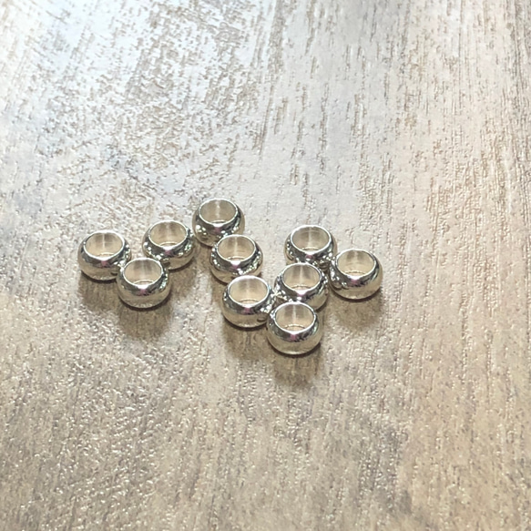 シルバーカラー 金属 大穴 ビーズ 5mm径 10個セット ビーズ ギルドバイピーオーディー 通販 11609701｜Creema(クリーマ)