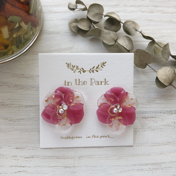 お花のピアス/イヤリング【ダスティレッド】 ピアス（その他） in the Park 通販 8093747｜Creema(クリーマ)