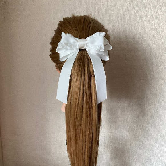大人可愛い揺れるヘアリボンポニーフック ラブリーフリルリボン 白 21718 ポニーフック・ヘアカフス Ange au ruban まっち ...