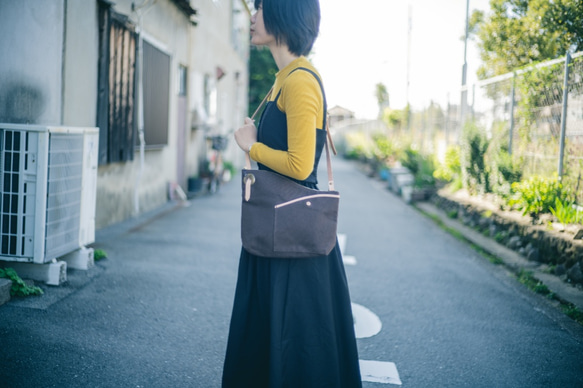 購入可【alter】アシンメトリーの帆布ショルダーバッグ U0208 日本製 栗＜ムラ織り生地 栗色＞ ショルダーバッグ aoneco（アオ ...