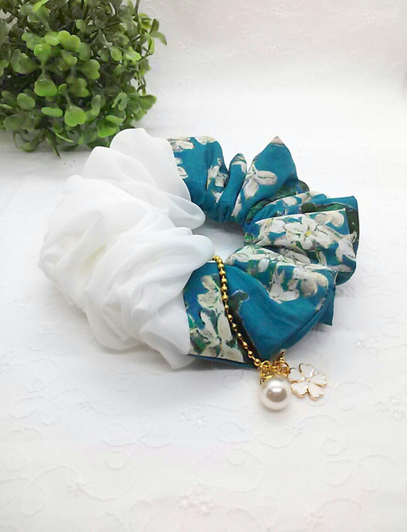 リバティ/Liberty ☆アーカイブライラックとシフォンのシュシュ(チャーム付き) シュシュ Rin☆2432 通販｜Creema(クリーマ ...