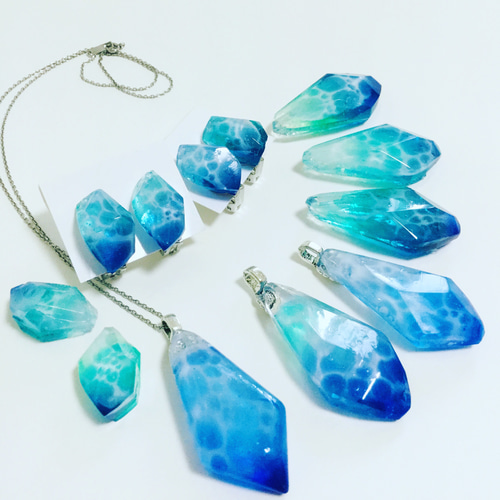 潮彩の宝石】ネックレス トップ 海 波 水面 透明 キレイ 青 緑 潮彩の宝石】ネックレス トップ 海 波 水面 透明 キレイ 青 緑