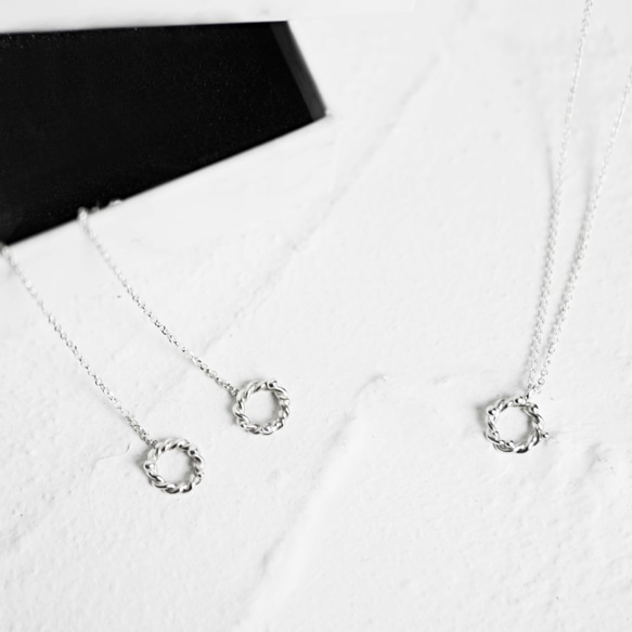 小さな庭。ロングイヤリング、鎖骨チェーン1 + 1福袋リトルガーデン1 + 1グッディバッグ ピアス（フック・チェーン） 著。DRAW ...