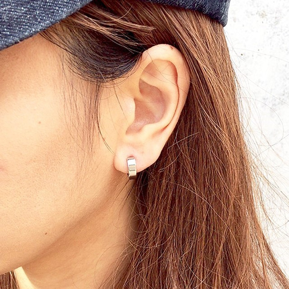 ピアスタイプのステンレスイヤリング（ゴールド）両耳分 イヤリング・ノンホールピアス VIVIEN 通販｜Creema(クリーマ) 5709275