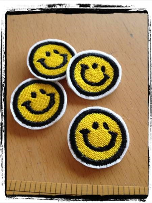 ミニスマイルワッペン4枚セット その他ファッション雑貨 kumanokoubou 通販 5507309｜Creema(クリーマ)